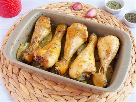 Jamoncitos de pollo al horno receta fácil y rica con patatas asadas