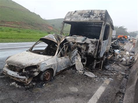 Batida entre caminhão e carro deixa dois mortos na Via Dutra em Piraí