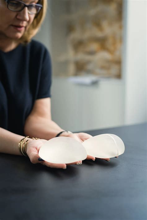 Bruststraffung Hamburg Implantate Brüste straffen