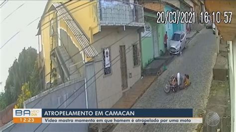 VÍDEO Homem é arremessado ao ser atropelado por moto em Camacan sul