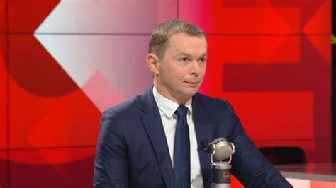 Réducteur conservateur et méprisant Dussopt répond aux critiques de