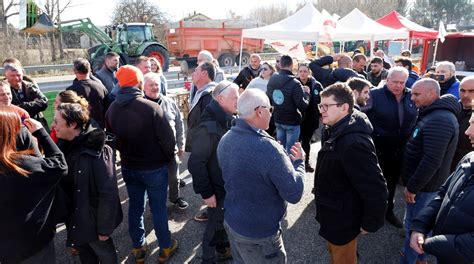 Région Alpes de Haute Provence les agriculteurs lèvent les blocus