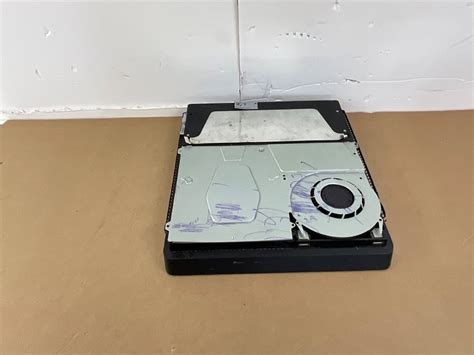 Sony PS4 Konsole Defekt für Bastler Kaufen auf Ricardo