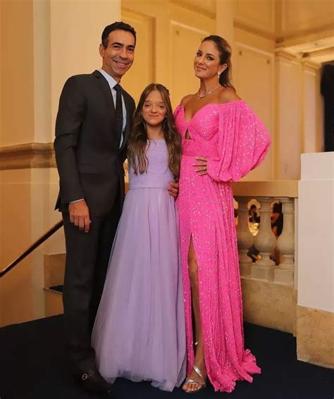 Rafaella Justus e irmã bebê surgem de daminhas de honra em casamento