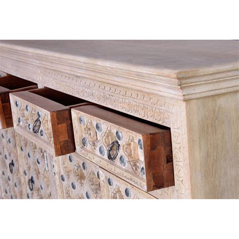 Buffet sculpté en bois massif