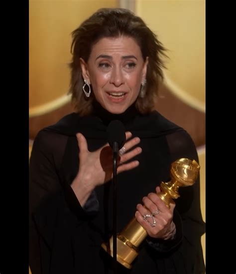 É DO BRASIL Fernanda Torres leva Globo de Ouro por atuação em Ainda