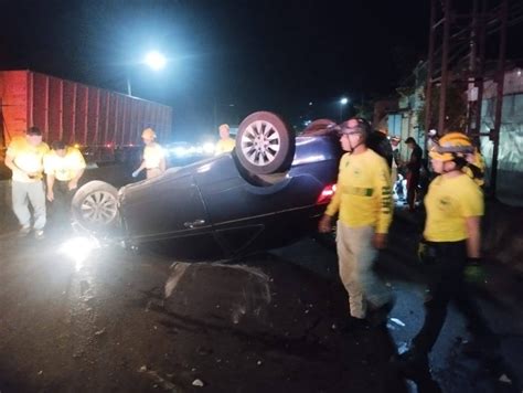 Accidente entre un microbús y un bus deja seis lesionados en Santa