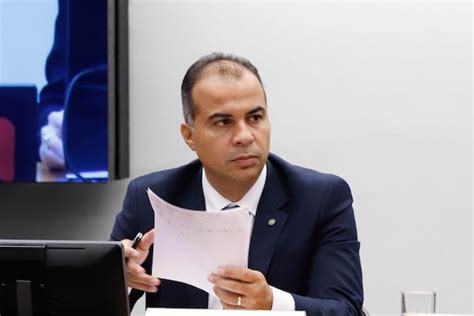 Comissão aprova idade mínima de 16 anos para a união estável