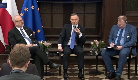 Prezydent Duda Jestem gotów zbudować żelazną kurtynę aż do chmur Wprost