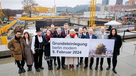 berlin modern Grundsteinlegung für ein offenes Haus Stiftung