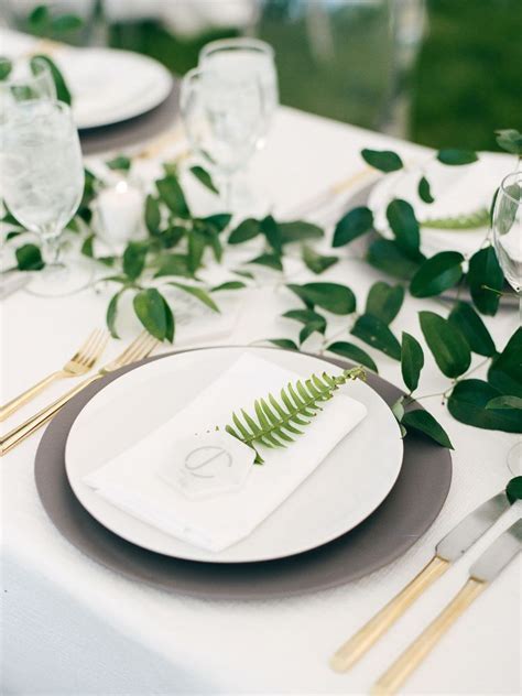 37 Unique Wedding Place Setting Ideas We Love