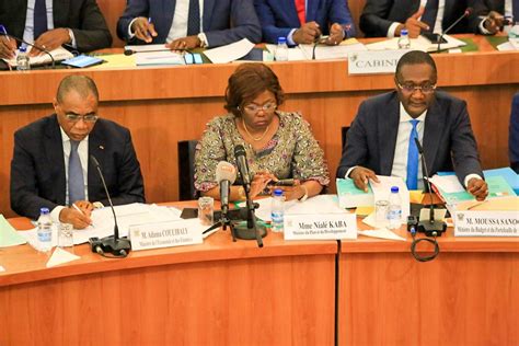 Adoption du budget 2023 le ministre Moussa Sanogo face à la commission