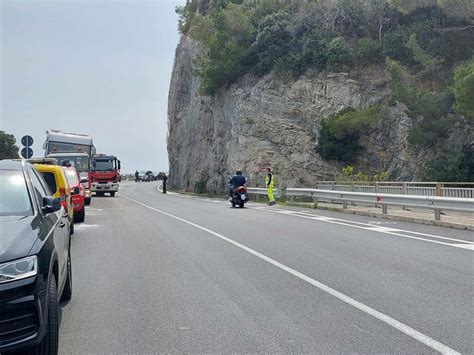 Violento Scontro Camper Auto Sulla Via Aurelia Tra Bergeggi E Spotorno