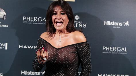 Aída Nízar posa con trasparencias en un photocall