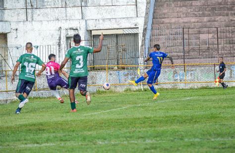 Seleção de Futebol de Paulista vence equipe de Camaragibe nas quartas