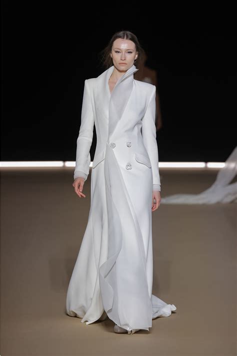 FIANCEE BODAS MAYO ATELIER PRONOVIAS COLECCION NOVIAS 2025 23 Fiancee