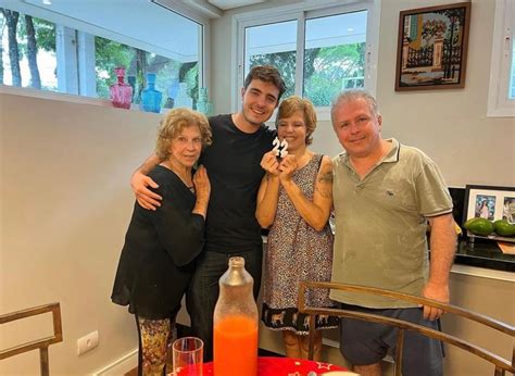 Filho de Gugu comemora aniversário e ganha post da mãe Rose Miriam