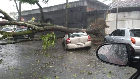 Forte chuva causa estragos em Volta Redonda Jornal Folha do Aço