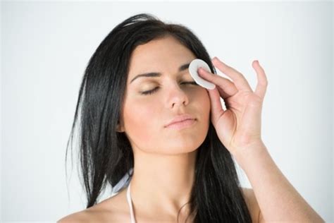 O Que Fazer Quando O Olho Fica Inchado Sobre Os Olhos