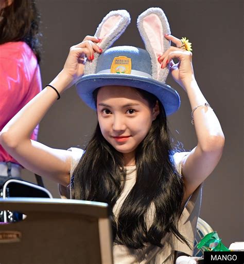 Son Na Eun Apink Apink Sign Event At Cts