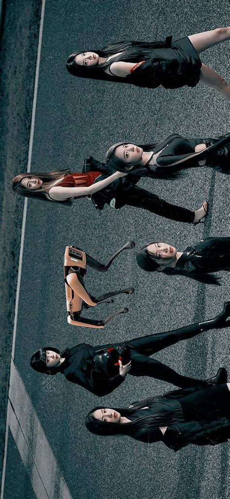 LE SSERAFIM 르세라핌 Sakura Kim Garam Hong Eunchae Huh Yunjin Kim