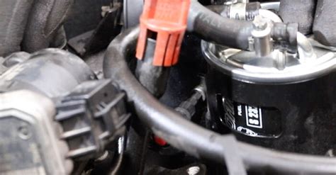 Anleitung MERCEDES BENZ B Klasse W245 Kraftstofffilter Wechseln
