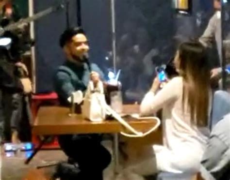 Lagunero Le Pide Matrimonio A Su Novia En Restaurante
