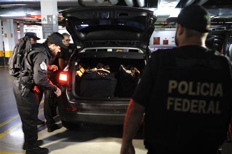 Valdemar é preso por posse ilegal de arma em Brasília