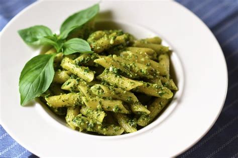 PESTO SOS OD BOSILJKA Fantastičan sos za špagete kao dodatak raznim