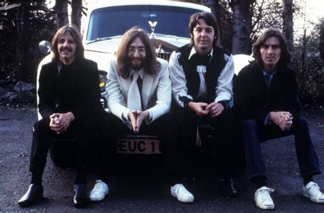 Lanzan The Beatles la última canción Now and Then Politik