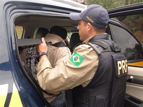 G1 Policiais rodoviários federais são presos em operação conjunta em