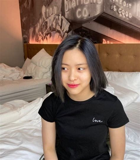Idol Cewek Yang Percaya Diri Dengan Wajah Tanpa Makeup Penggemar