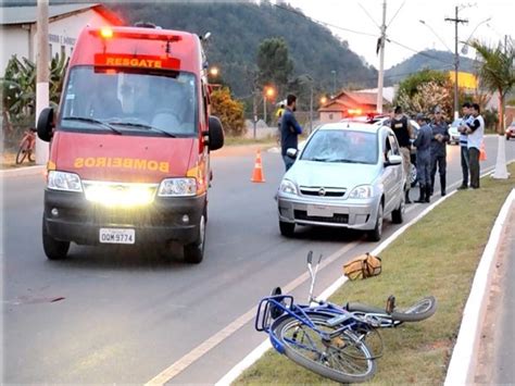 G1 Ciclista fica gravemente ferido após ser atropelado em Itajubá MG