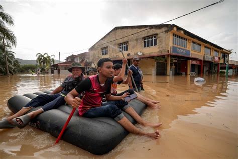 Mangsa Banjir Di Batu Pahat Menurun Kepada 6 740 Orang Pagi Ini