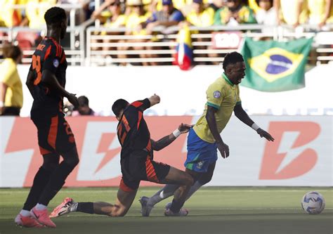 Conmebol Admite Equ Voco Por N O Assinalar Penalidade A Favor De Vini