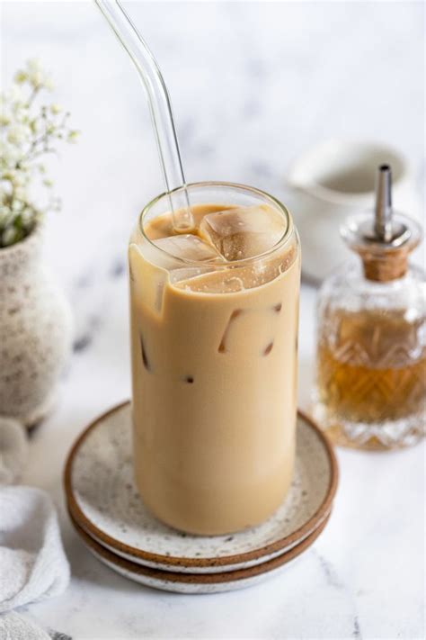 How To Make An Iced Vanilla Latte 5 Minutes Recipe Vanilla Latte