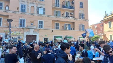 Lazio Torino La Passione Esplode A Ponte Milvio Si Radunano I