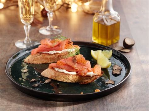 Recette toasts saumon fumé à la truffe Marie Claire