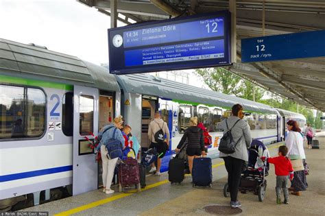 Punktualność pociągów w Polsce Największe opóźnienia w PKP Intercity