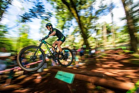 Estreia da CIMTB em Nova Lima MG reúne mais de 900 atletas na Lagoa