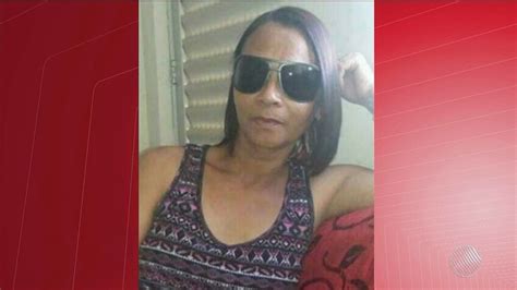 Mulher é assassinada a facadas dentro de casa na BA companheiro é