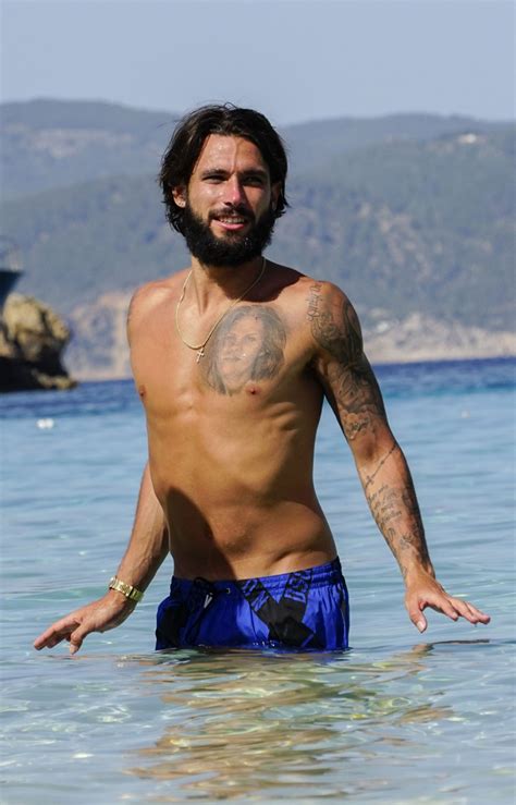 Jota Peleteiro cambia el tatuaje que tenía de su ex Jessica Bueno por