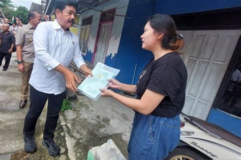 Menteri ATR BPN Serahkan Sertifikat Tanah PTSL Di Kalimantan Timur