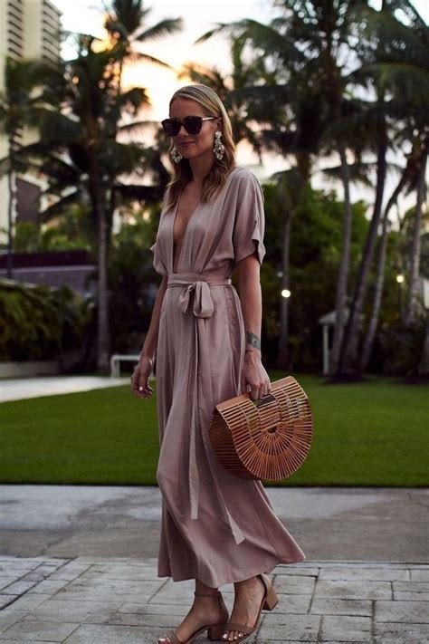20 Cool Tropical Vacation Style Ideas You Will Love Glamoutfitstrend Summer Wedding Outfits