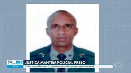 Justiça manda soltar PM que matou jovem à queima roupa na Maré cabo