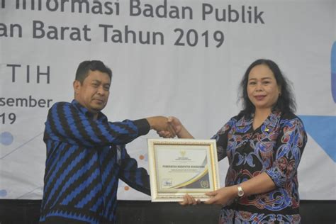 PENGANUGERAHAN KETERBUKAAN INFORMASI BADAN PUBLIK SE KALIMANTAN BARAT