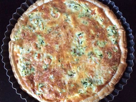 Quiche à la truite fumée aux courgettes et à la mozzarella Recette
