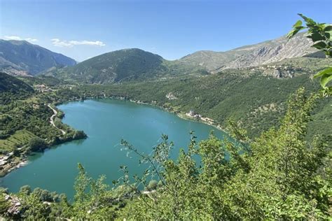 Questo meraviglioso lago a forma di cuore si trova in Italia ed è un