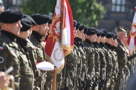 Święto Wojska Polskiego piknik w muzeum w centrum miasta uroczysta