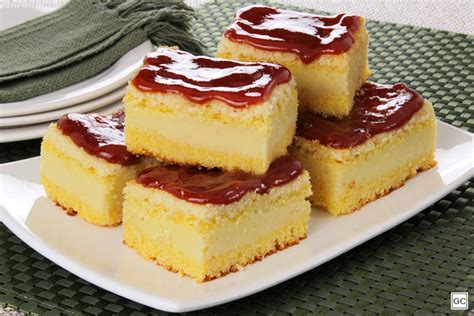 Bolo de fubá cremoso goiabada Guia da Cozinha